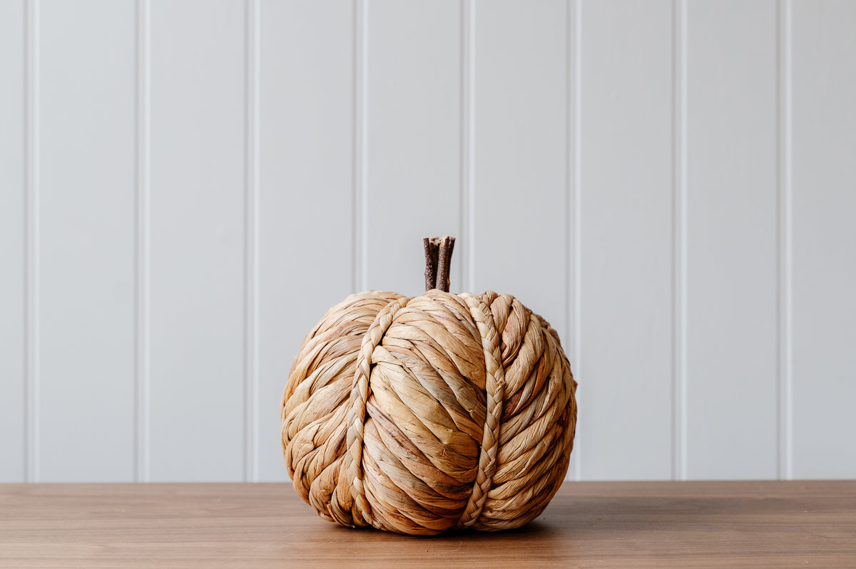 Large Plait Straw Pumpkin With Wooden Stalk – We Love Seasons B2B UK